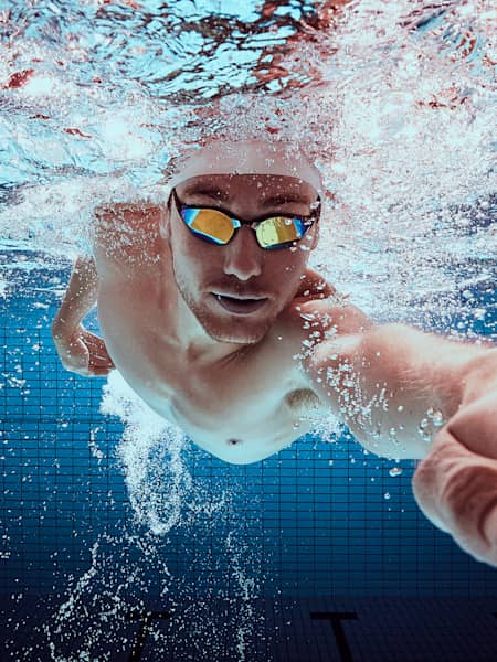 Comment bien nager le crawl: conseils et trucs de coach