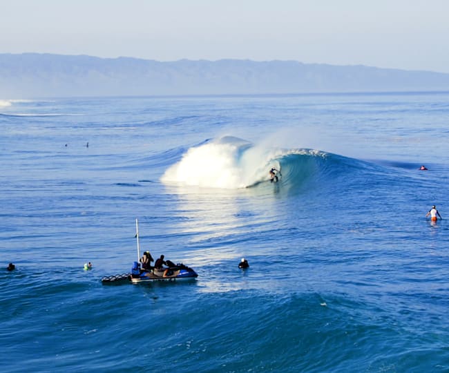 Surfing: 2018 Volcom Pipe Pro, North Shore, Oahu