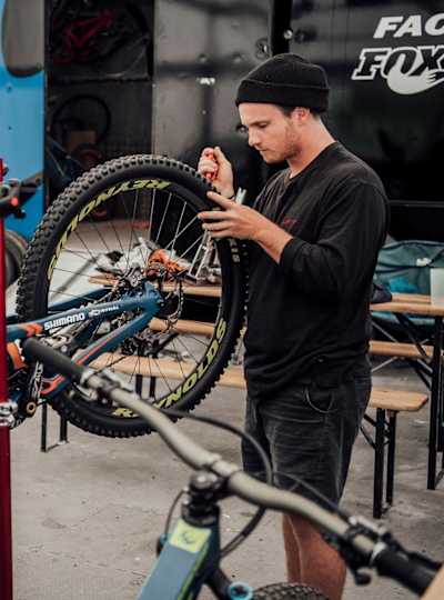 Rowerowy serwis: 5 pomysłów na tani i efektywny upgrade