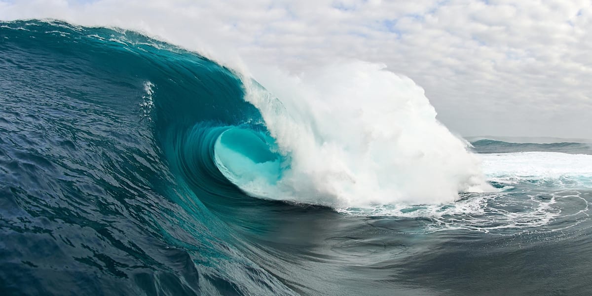 Photo gallery – Russell Ord, big waves at The Right