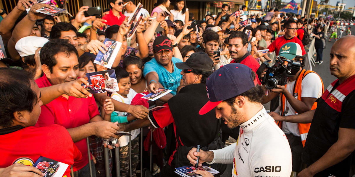 Ride onboard with Carlos Sainz for an F1 show run