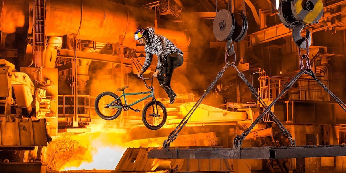 Stainless: Vídeo BMX en una planta de siderurgia