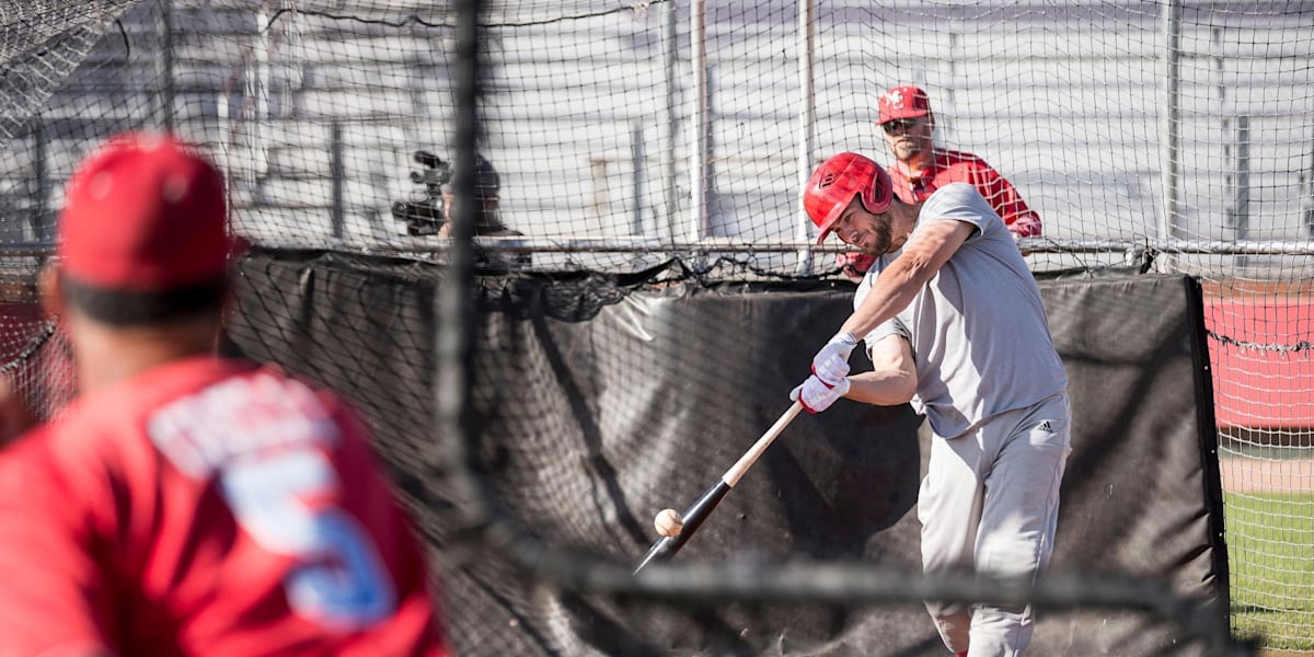 Baseball star Kris Bryant pranks college team