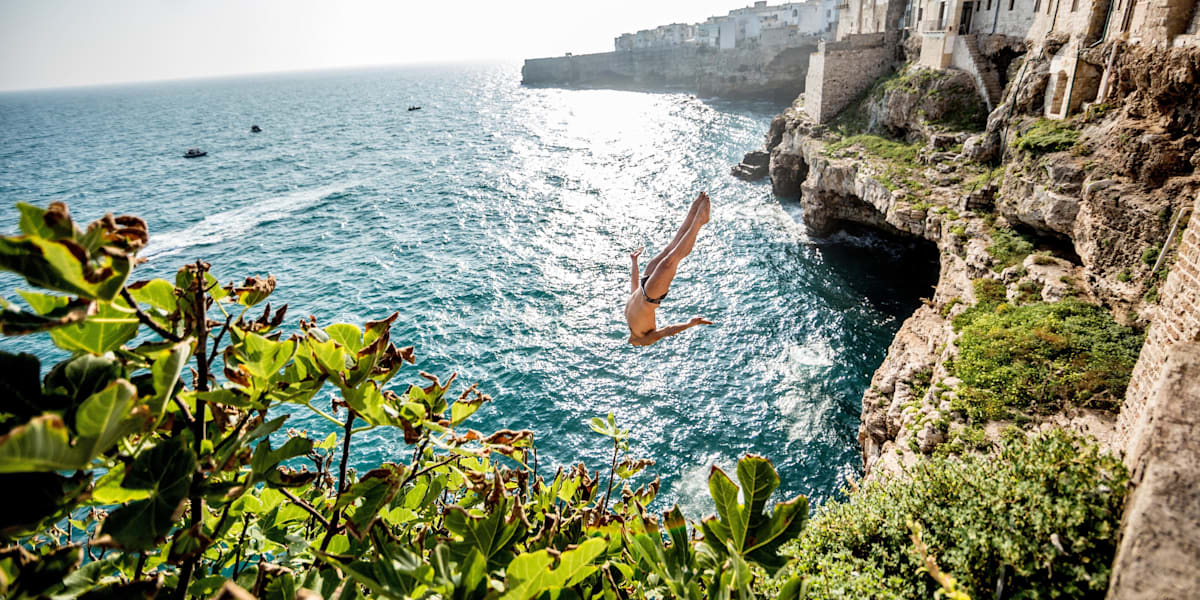 Watch 22 cliff divers in domino action