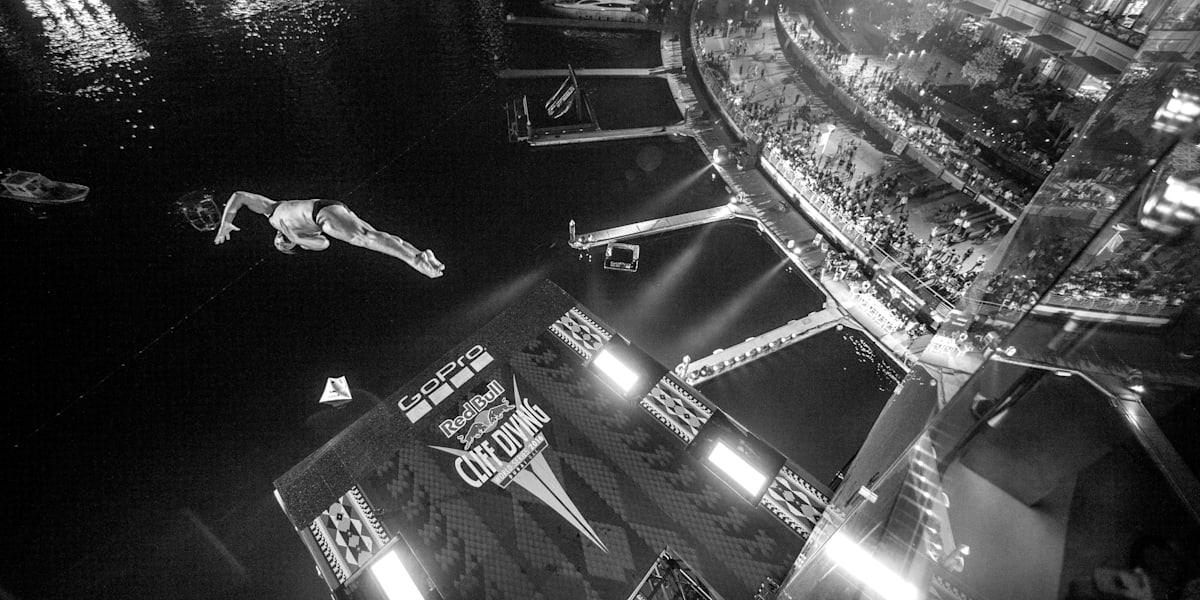 Red Bull Cliff Diving: the night final – Dubai