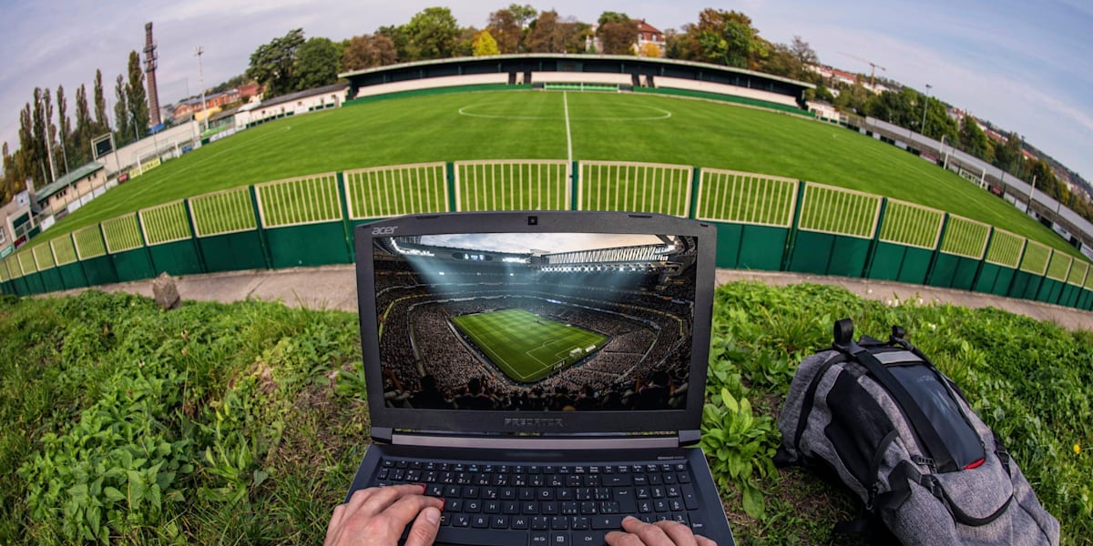 Acer Predator Helios 300 training ground gallery