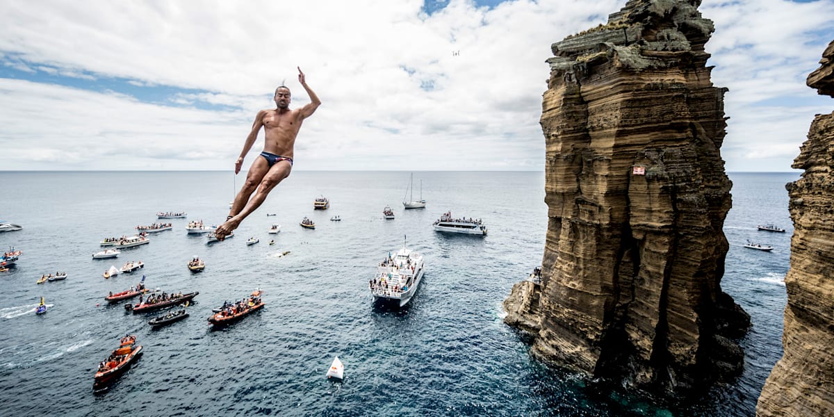 Complexity or consistency: What's in cliff diving?