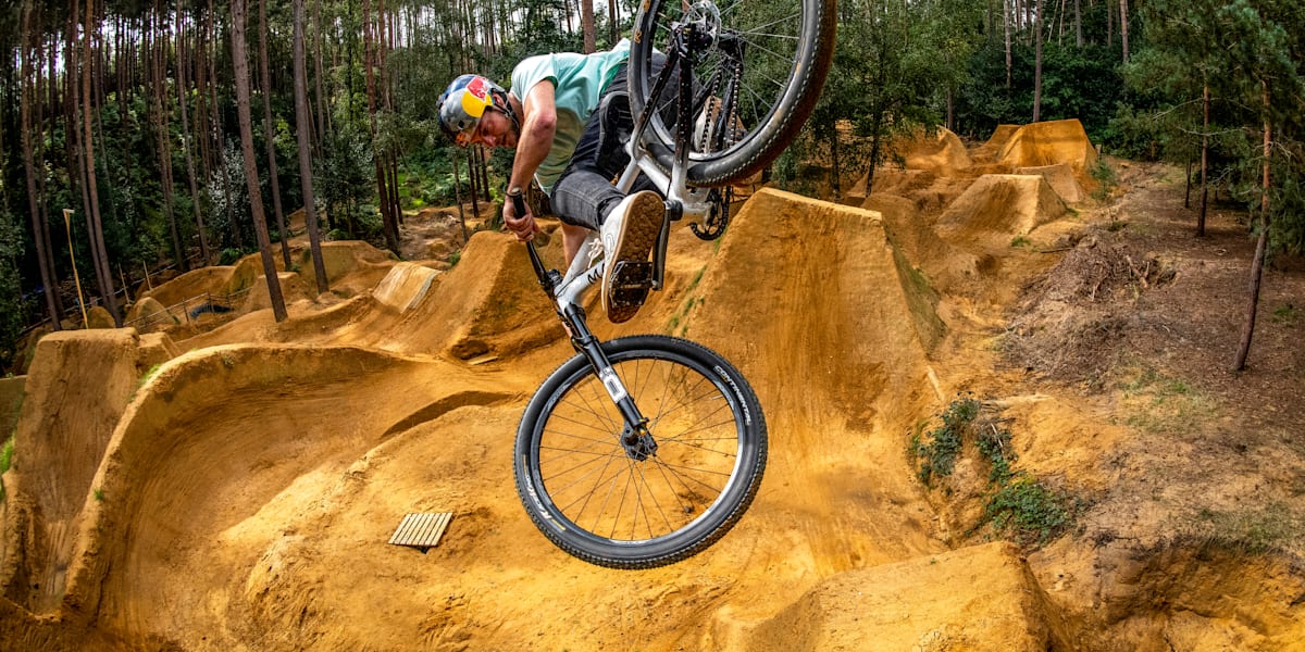 Andy Lloyd - Red Bull Illume