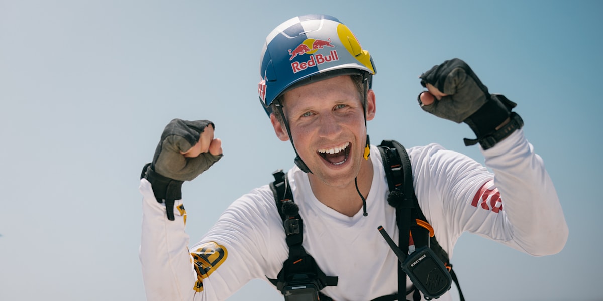 Messina Strait: Dramatic slackline world record attempt
