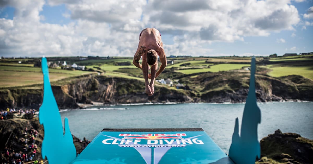 Action Highlights: Red Bull Cliff Diving in Wales