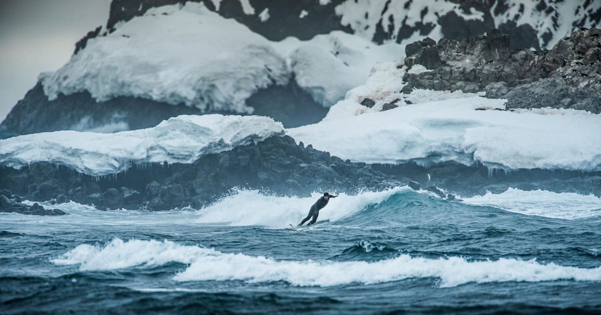 Ramon Navarro and Danny Malloy surf arctic waves