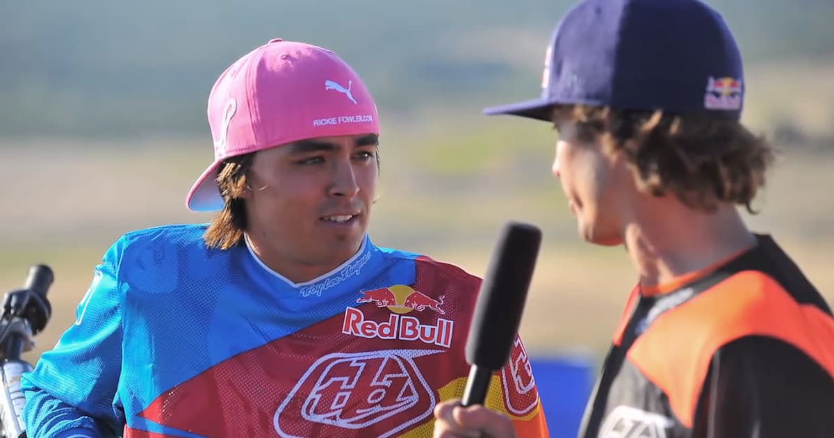 Rickie Fowler talking Moto with Ronnie Renner