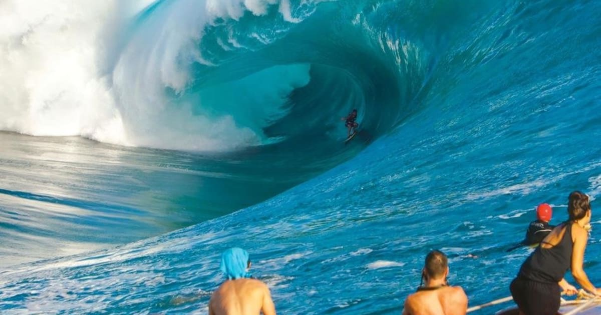 Hawaiian Surfer vs Brazillian Surfer