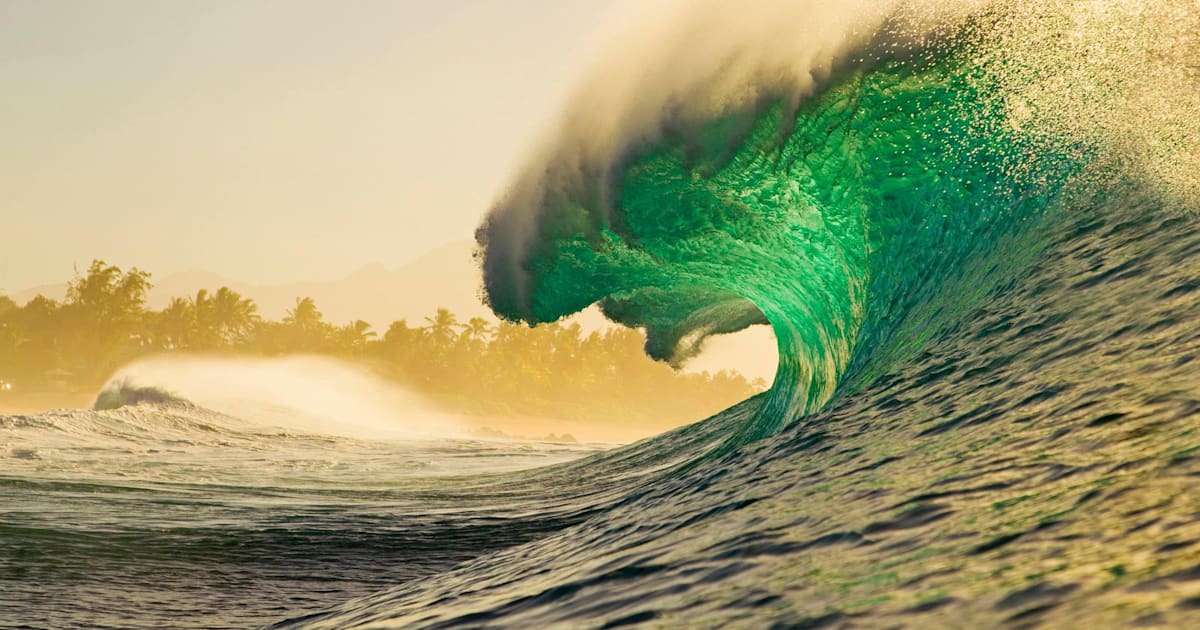 Surfing Legendary Pipeline Wave | Volcom Pipe Pro 2015