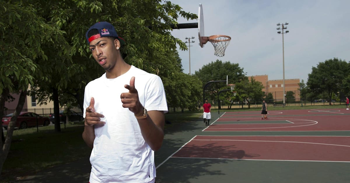 NBA Pro Anthony Davis Visits Chicago for Red Bull Reign