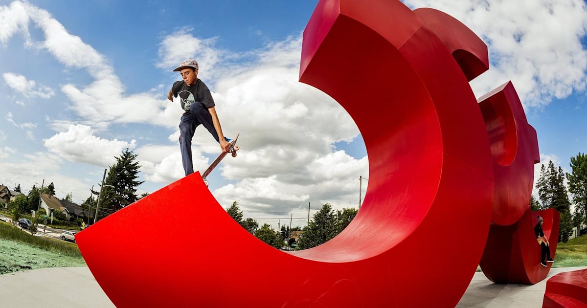 Alex Midler - Skateboarding Street