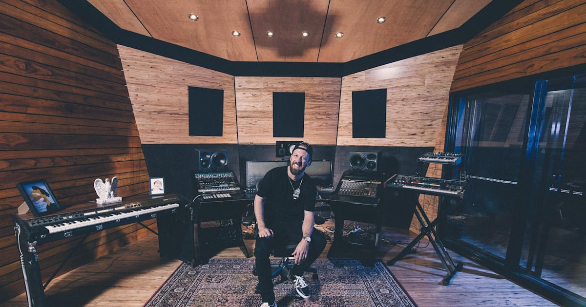 Shockone: the musical gadgets inside his studio