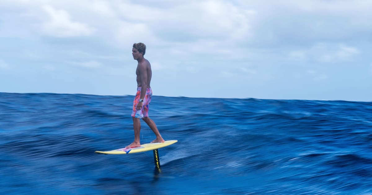 Kai Lenny foils on a stand up paddle +video+ | Red Bull