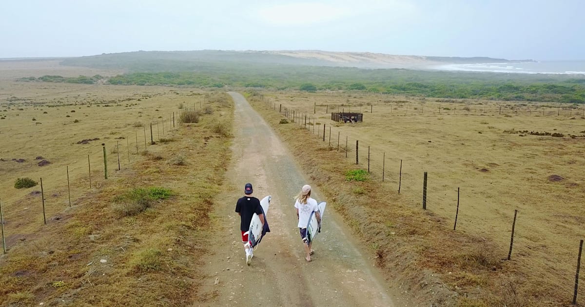 Jordy Smith e Ricky Basnett em busca das ondas