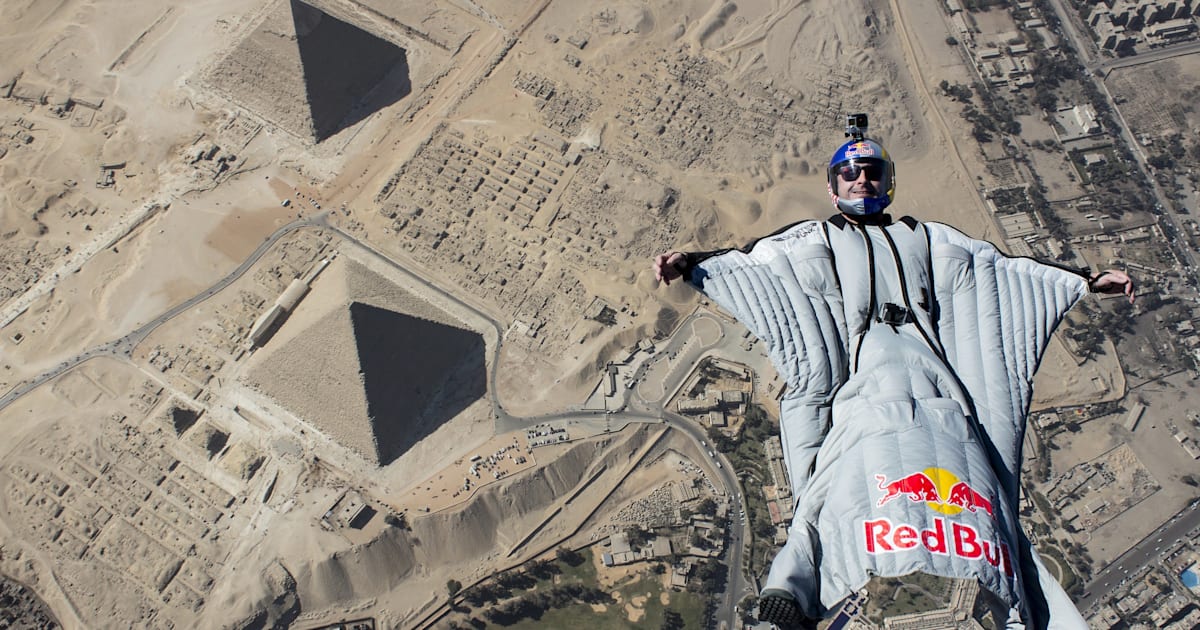 What is a wingsuit and how does it work? » Guide