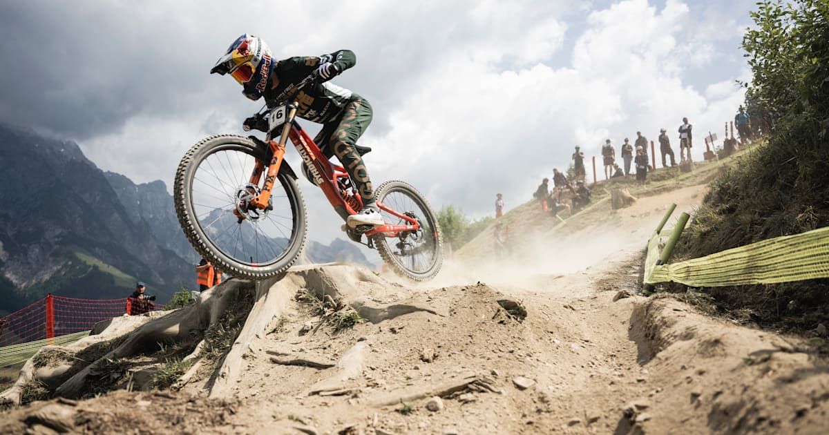 Jackson Goldstone Bike Check - The Specs of his DH bike