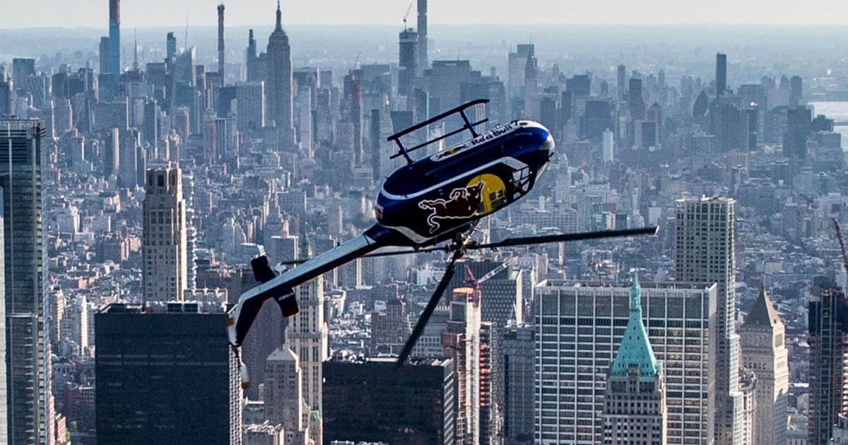 Helicopter tricks over NYC: Incredible aerobatic video