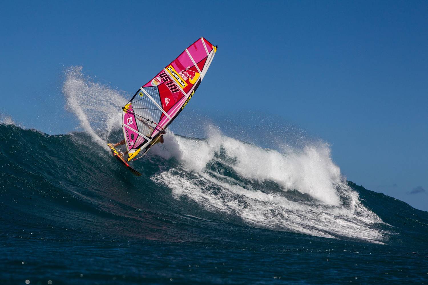 Robby Naish returns to action in Hawaii: video