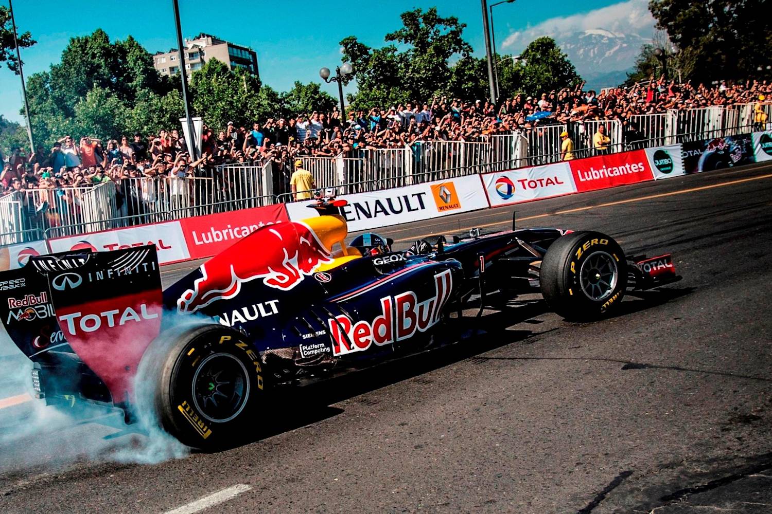 This Week: Infiniti Red Bull Show Run in Kuwait!