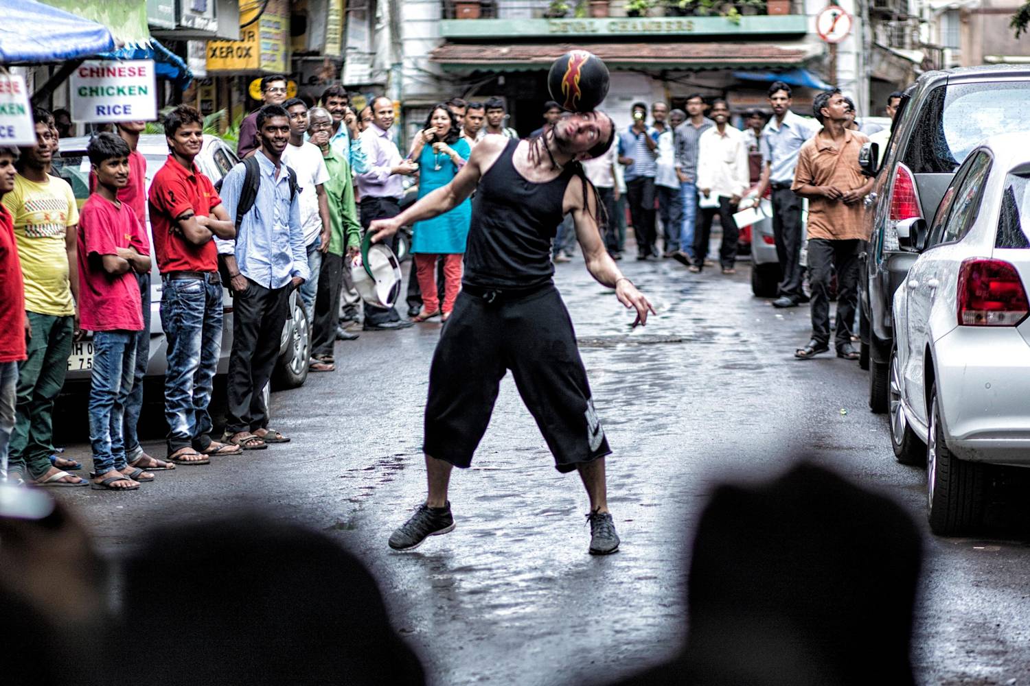 Sean Garnier does incredible freestyle tricks in Mumbai