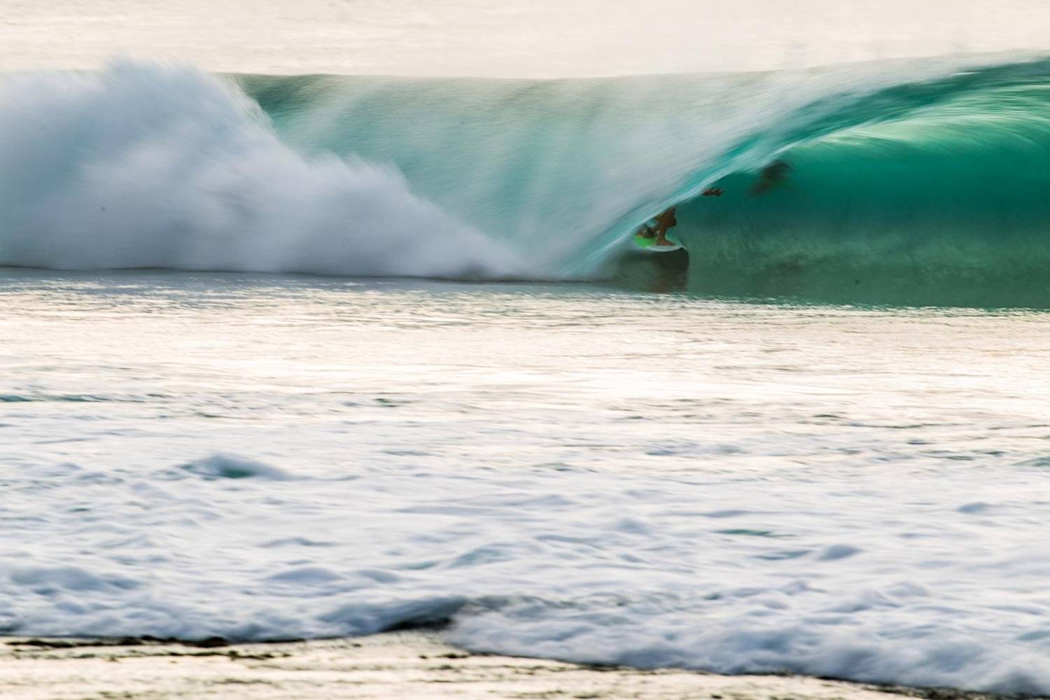 video surf Desert Point en Indonesia