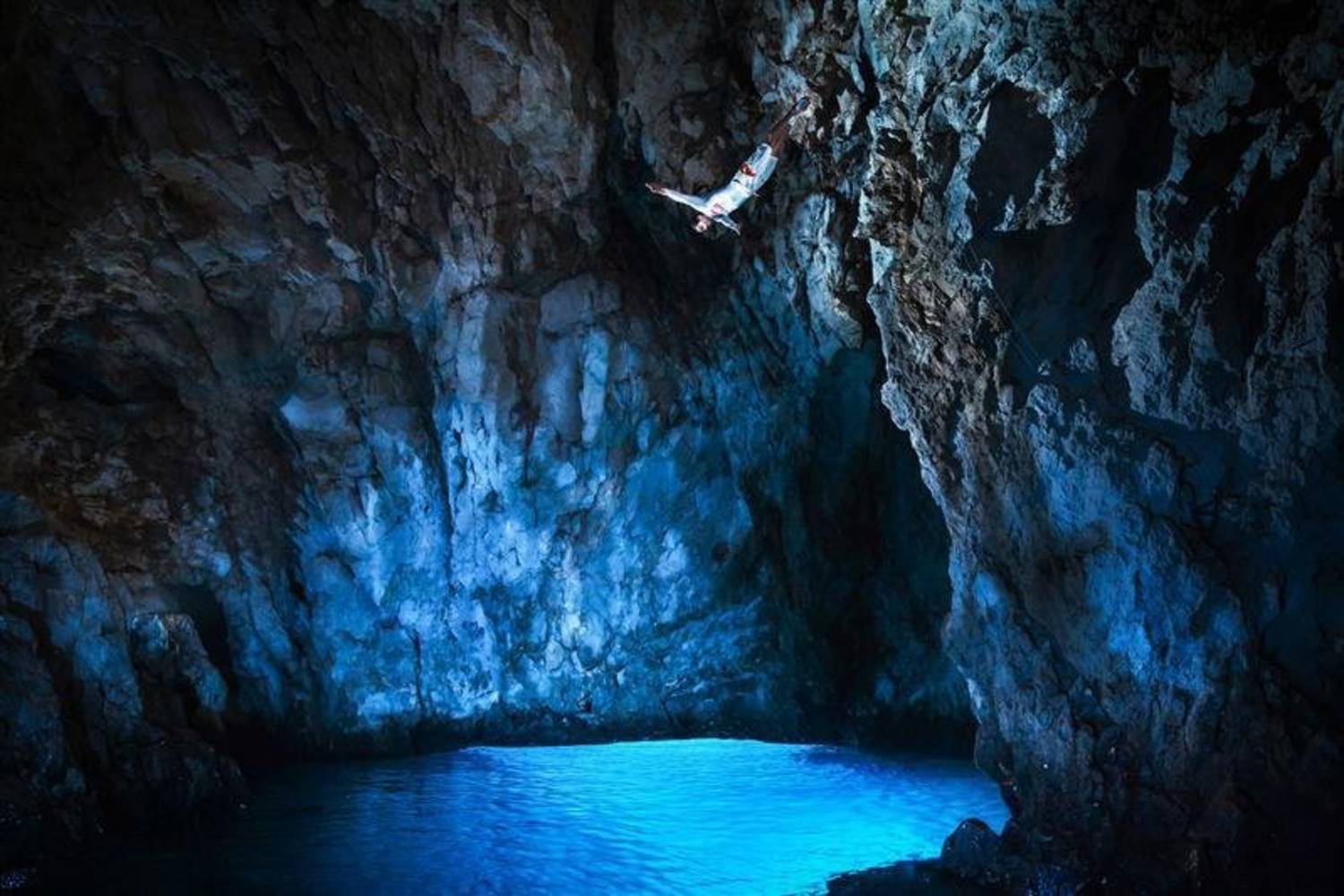 Amazing Dives: 8 unusual dives you need to see!