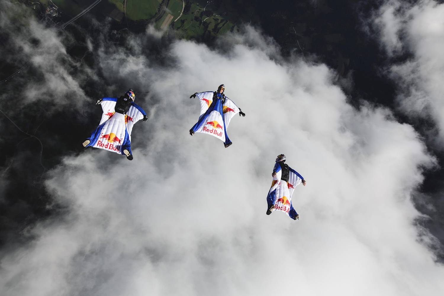 How this skydiver got this crazy shot