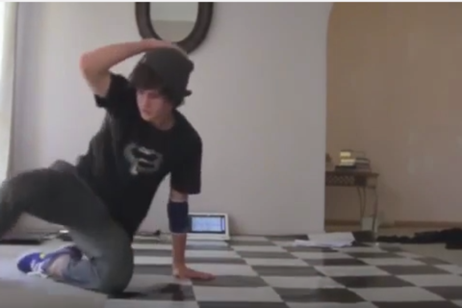 Breakdance epic fail: tante gif tutte da ridere!