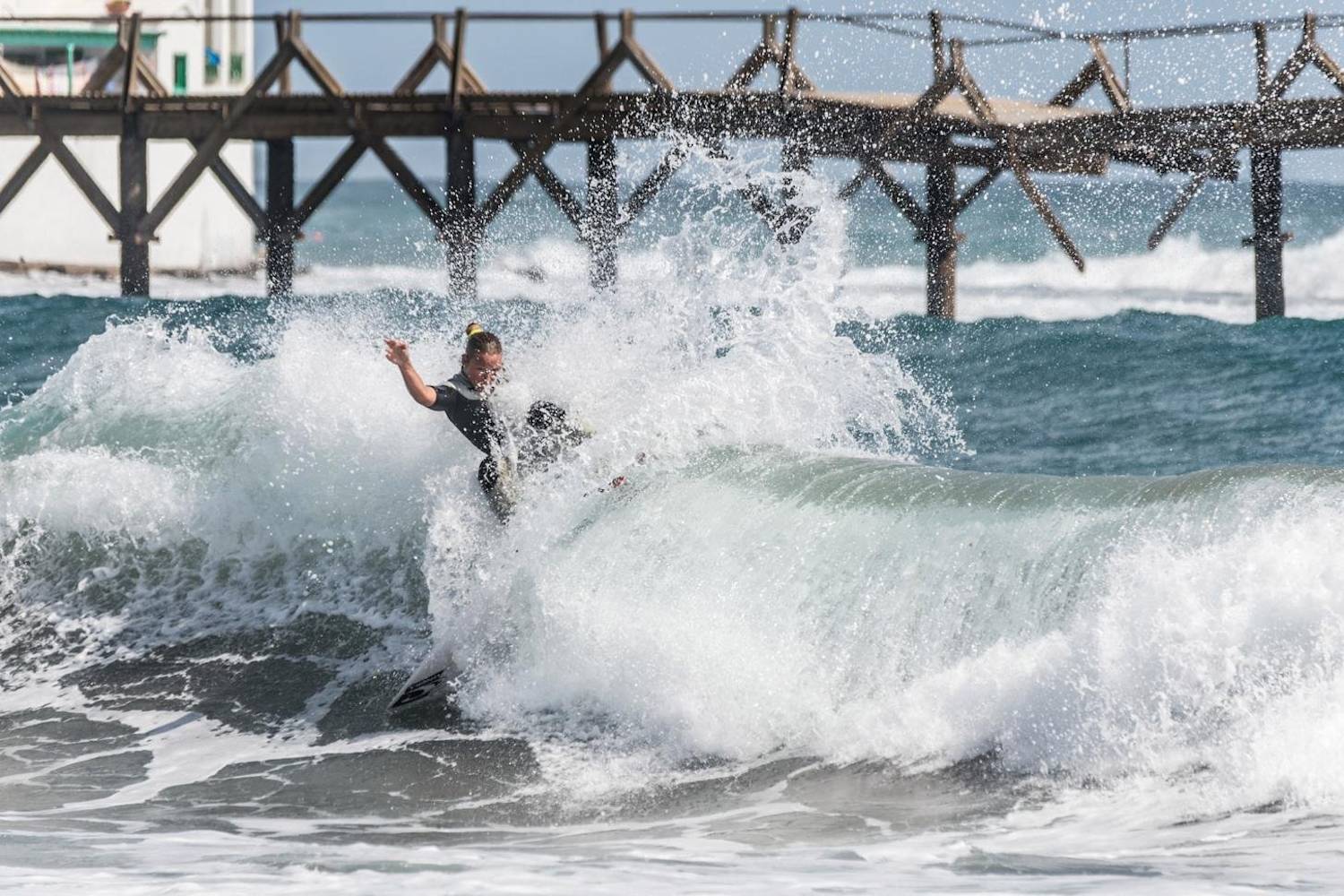 Valentina Vitale surfista d'Italia: Action in Pink