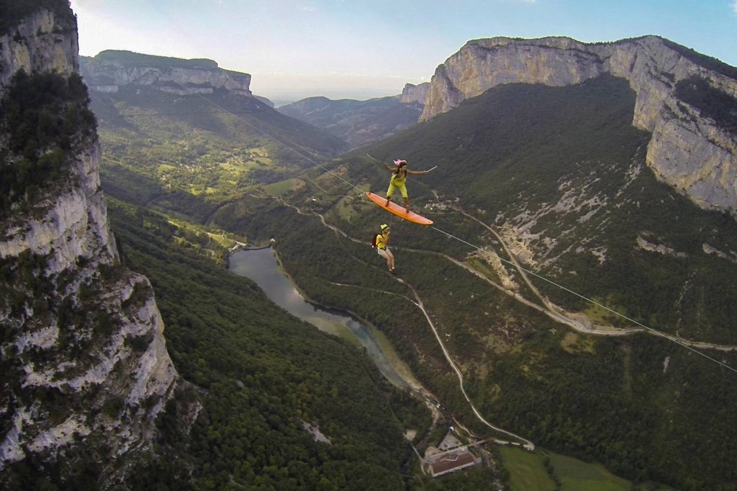 Slackline e BASE jump Flying Frenchies Surfing The Line