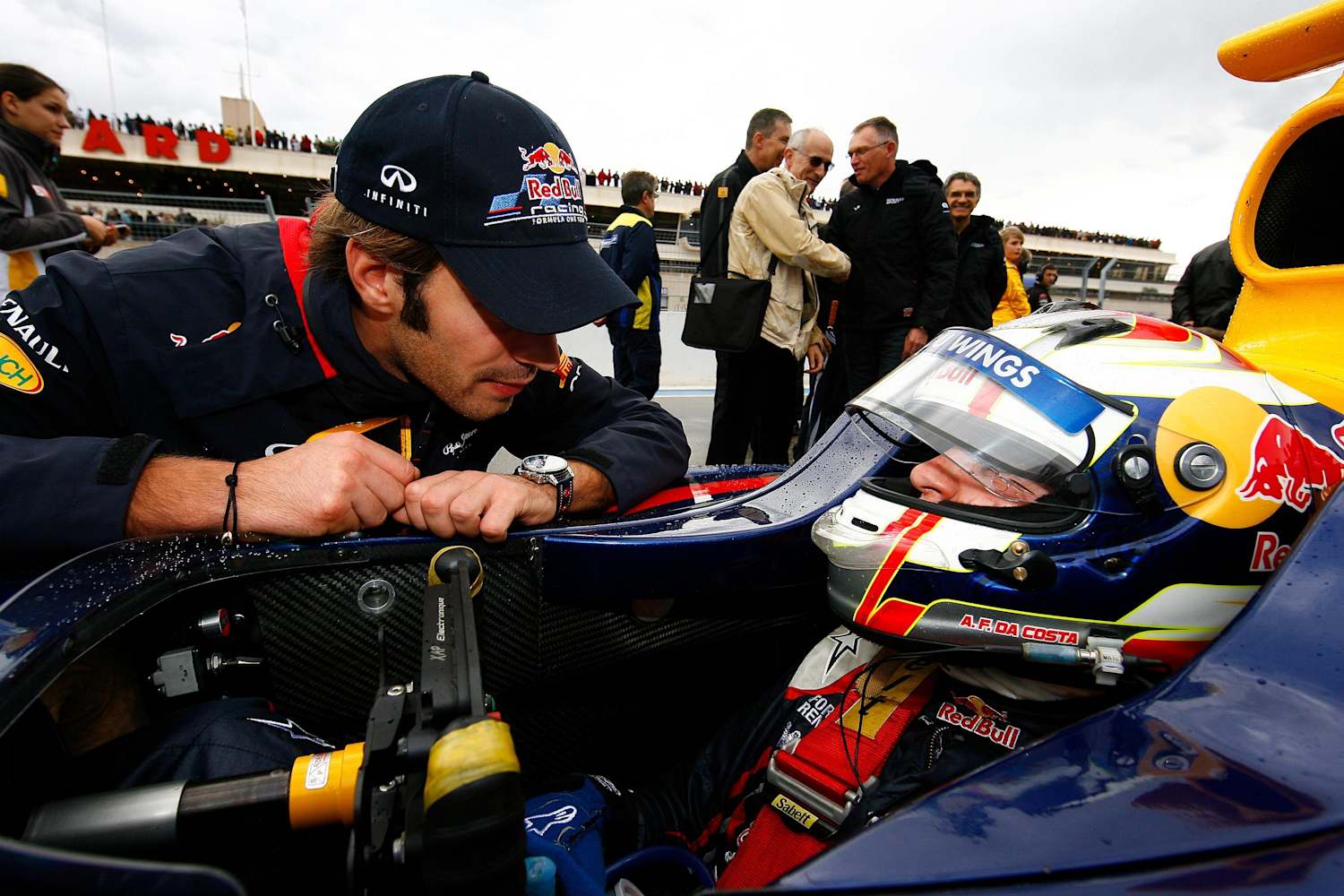 F1 stars of past and present delight home crowd