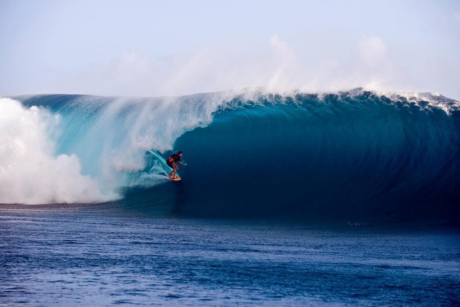 Raimana Van Bastolaer Scores Enormous Wave