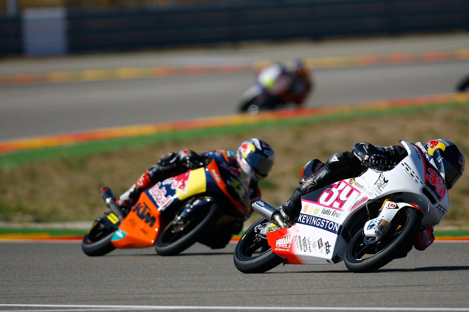 Salom wins Aragon thriller