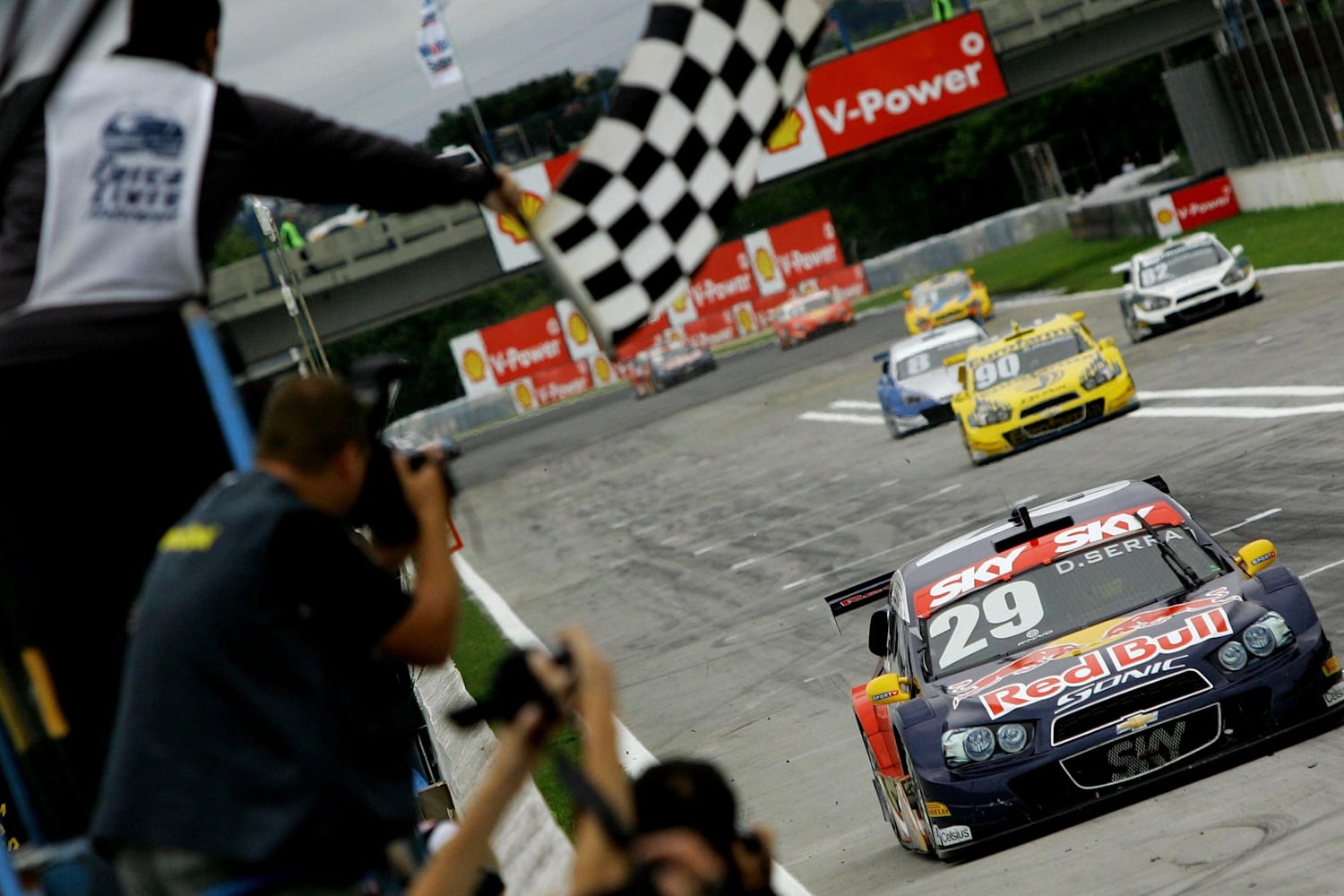 Perfekter Start für Red Bull Racing im Stock Car