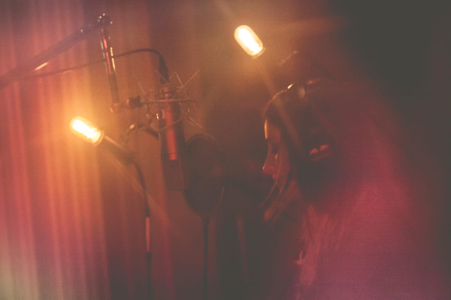 LA Singer Banks on Music, Touring and London