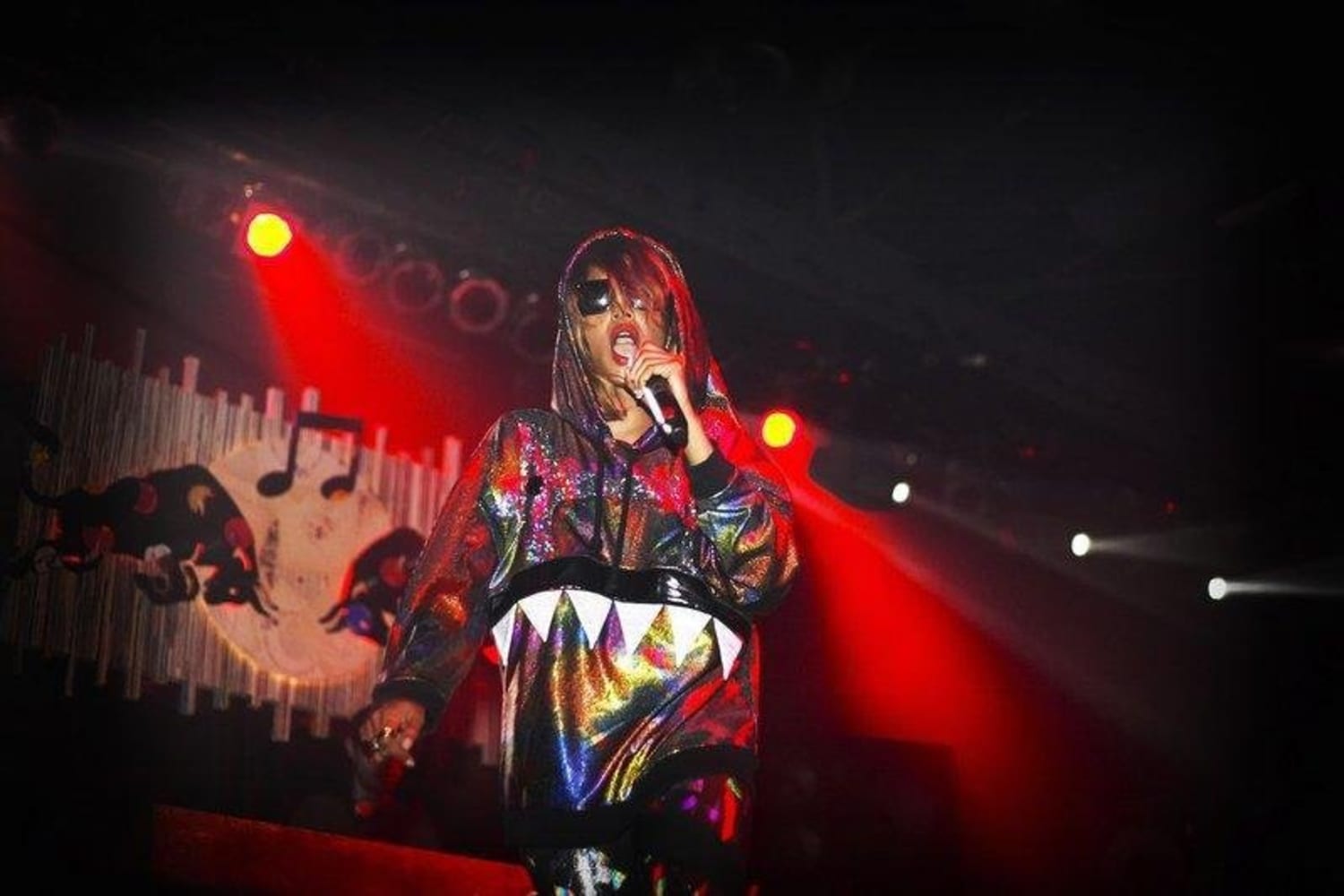 M.I.A. tira onda de Drake