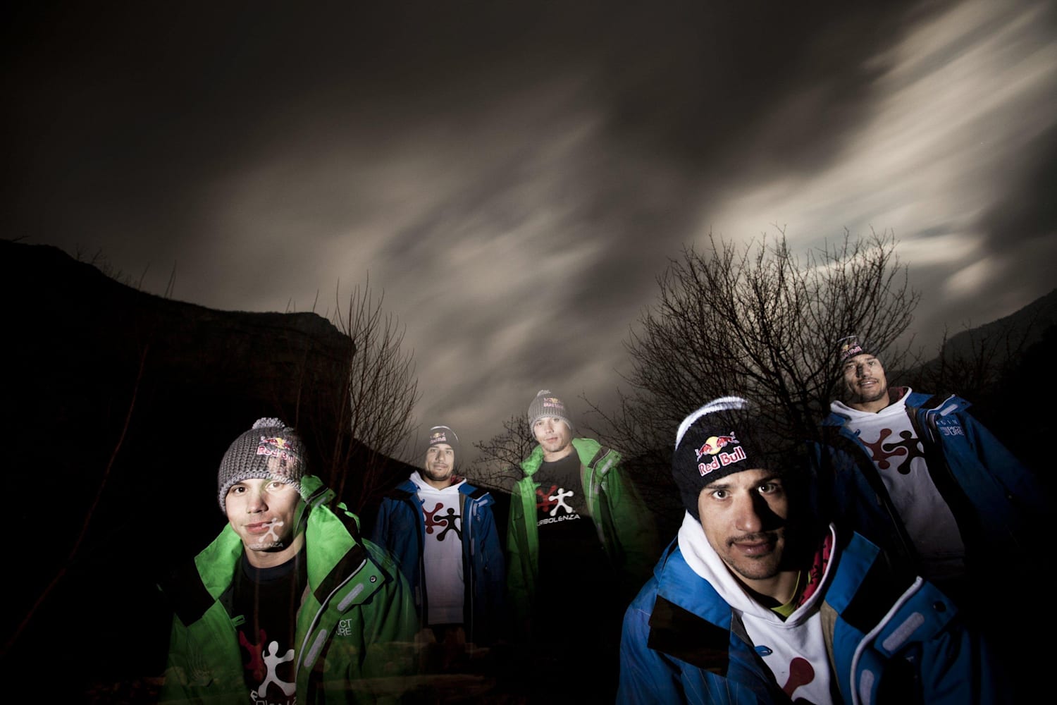 Video: Soul Flyers moonlight BASE jump