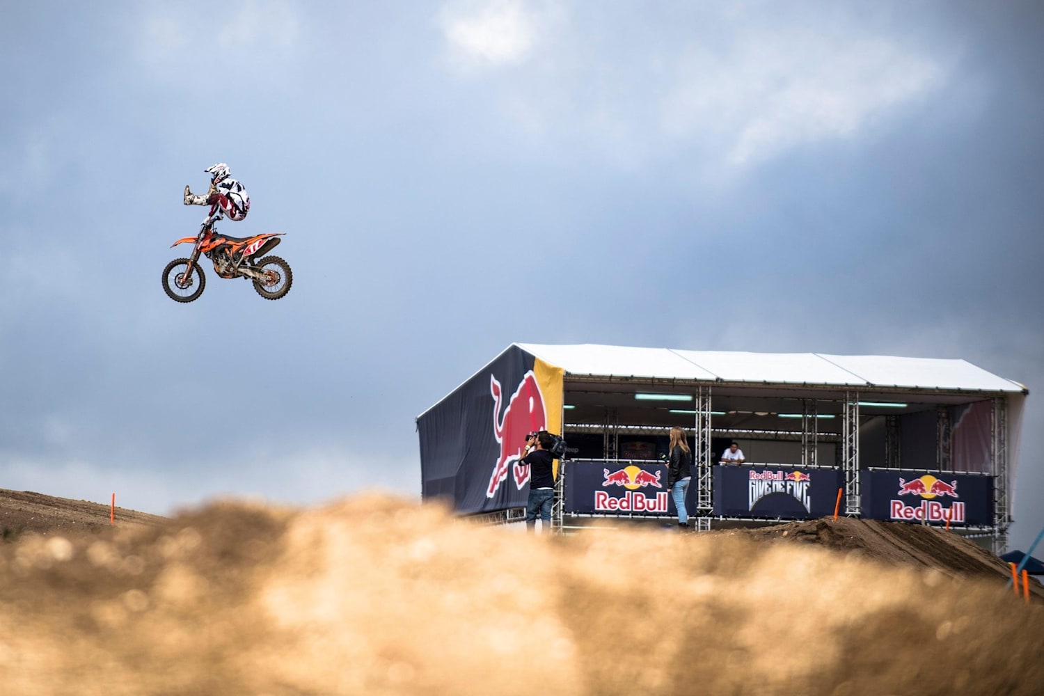The riders use the Madrid track for the first time