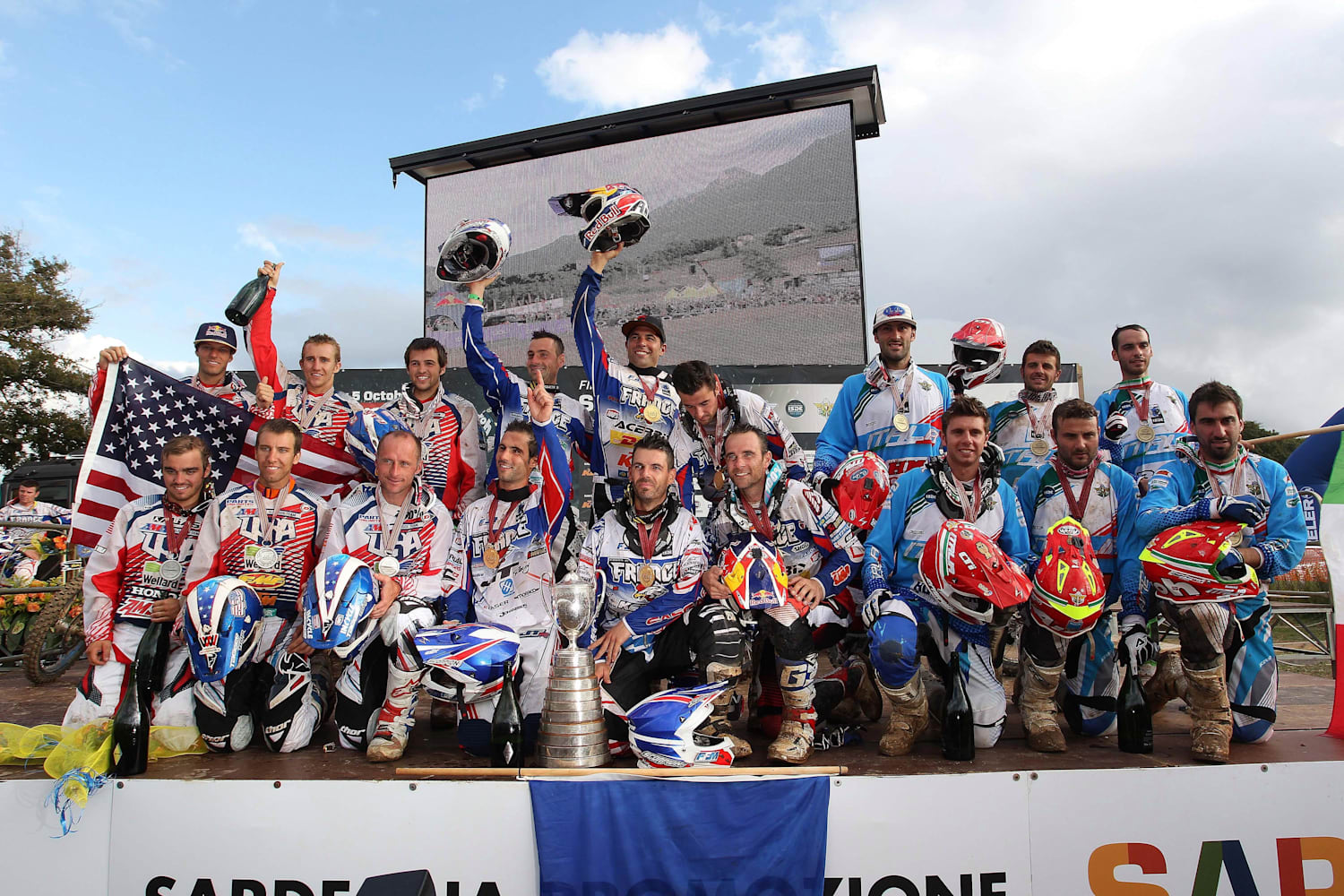 Dominant France win the ISDE