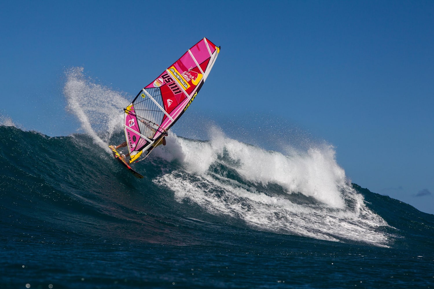 Robby Naish returns to action in Hawaii: video
