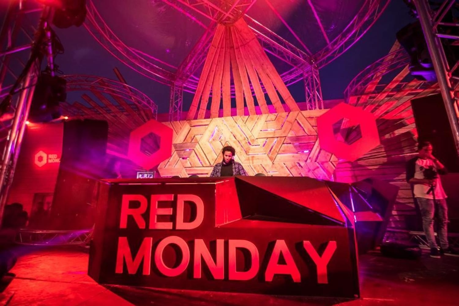 Red Monday in Brothers Festival Dome!