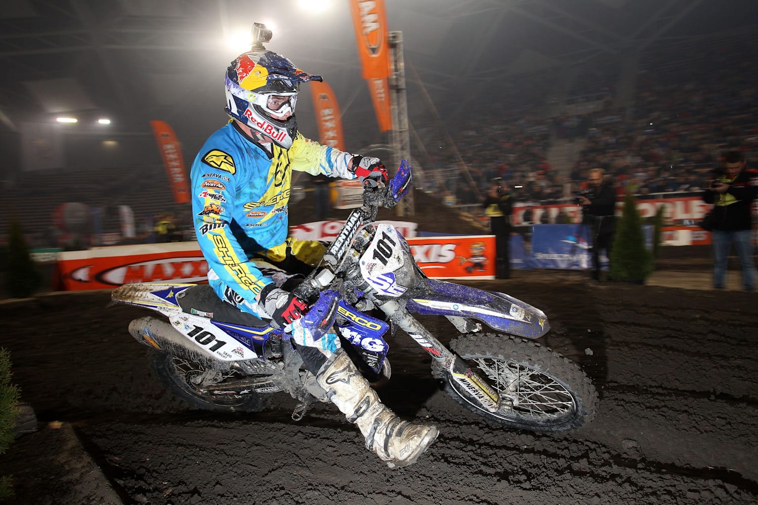 Θηρίο σε κλουβί ο David Knight