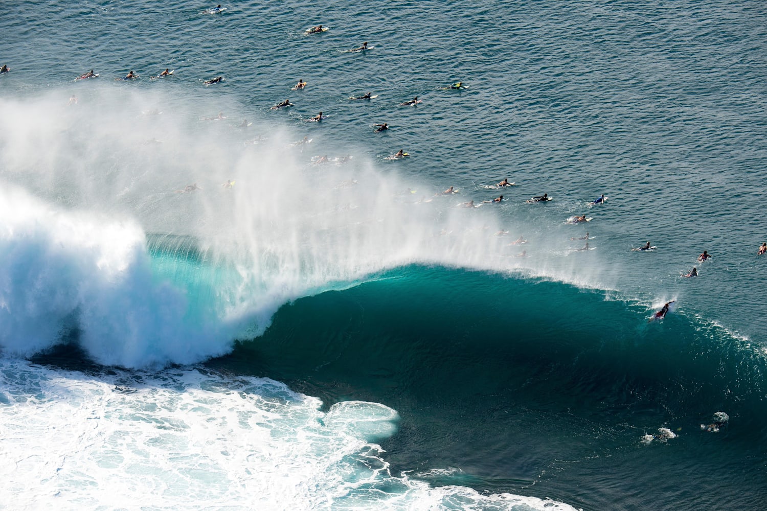 Surfing Pipeline: 5 tips for your first surf session