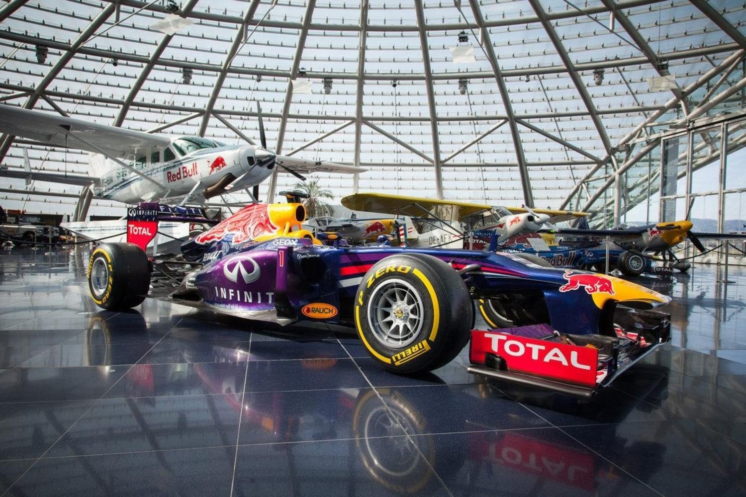 Conduce los mejores coches en Red Bull Racers