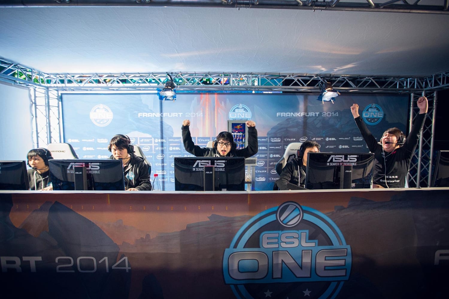 Highlights videos from ESL one tournament
